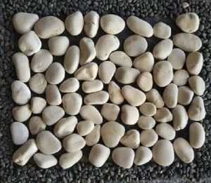 Harga Batu Koral Sikat Per m2 Putih Dan Hitam Maret 2023