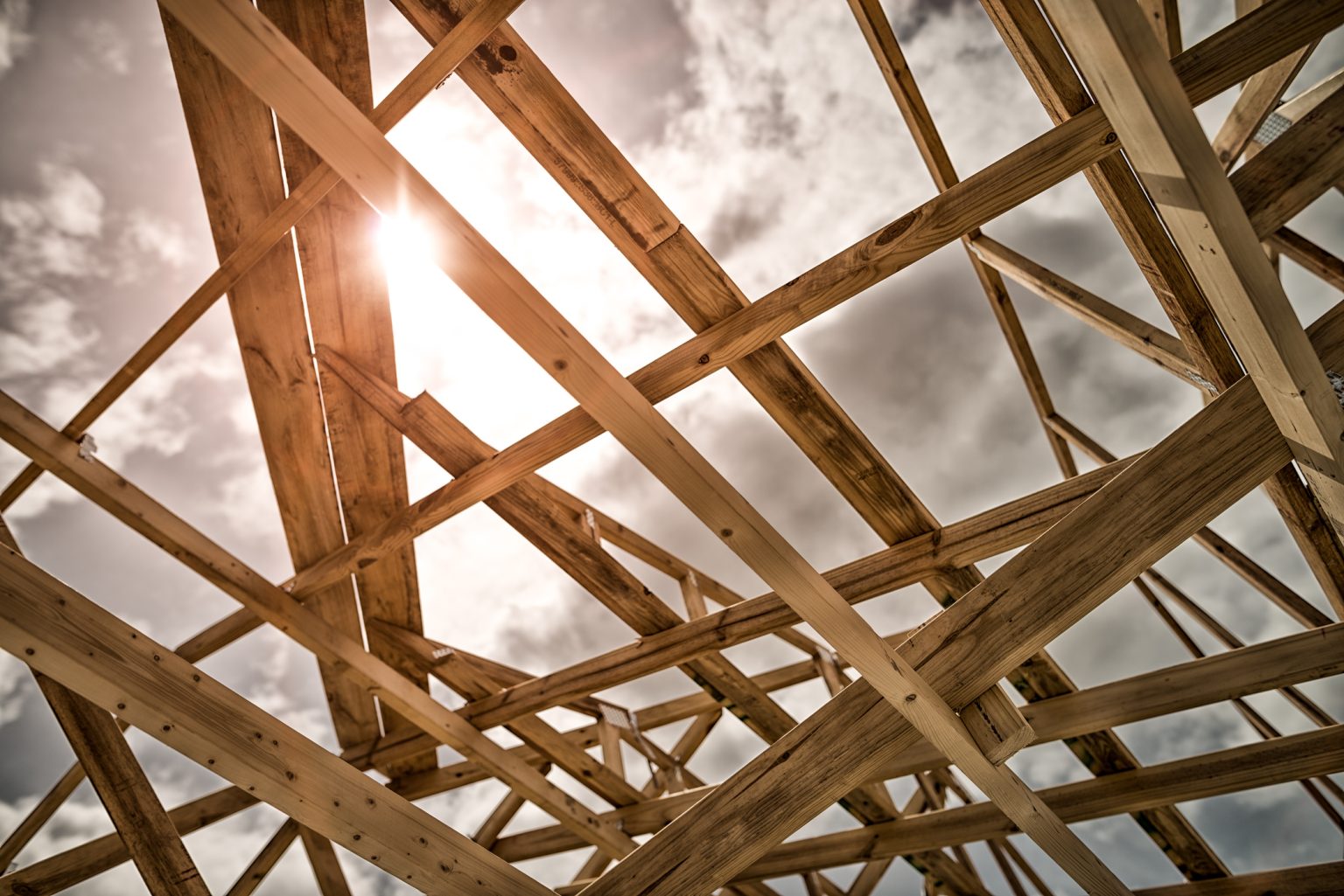 Analisa Kerangka Atap dengan Bahan Kayu, Berikut Komponen dan Kelebihannya!