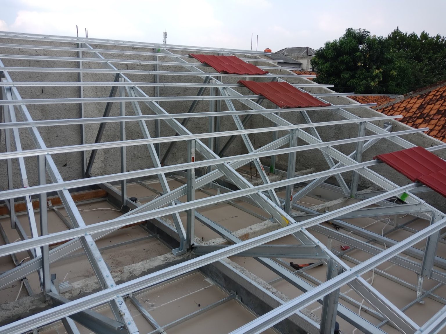 Analisa Pasangan Kerangka Atap Rumah Menggunakan Baja Ringan